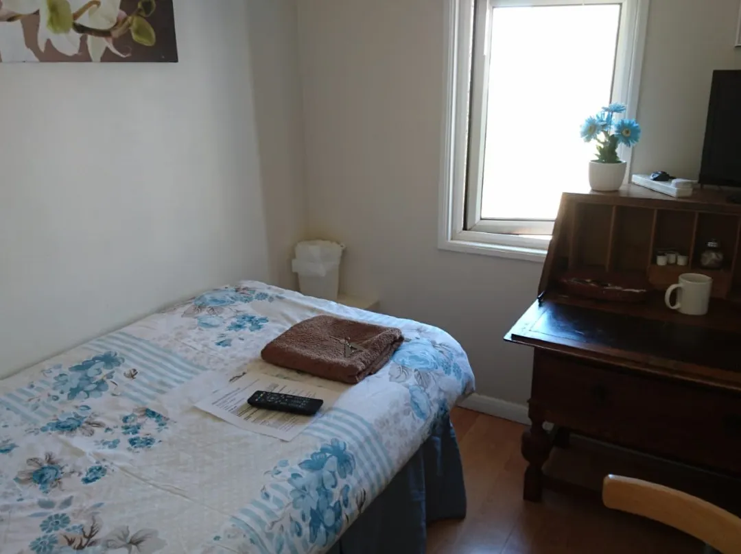 Tiny Single Shared Bathroom Room - Hayes