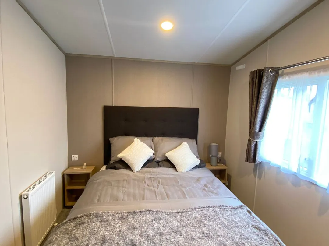 Elegant 2 Bed One And Half Bath Caravan In Holiday Resort - Sleeps 6 - Oxfordshire
