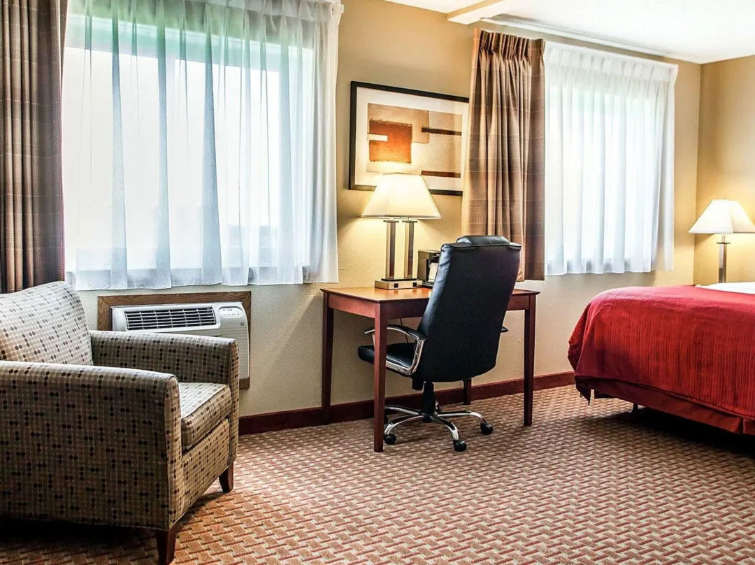 Quality Inn & Suites Davenport Near I-80 - Davenport, IA