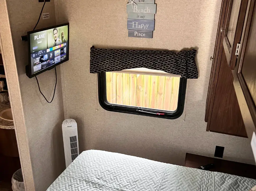 Private Patio, Bbq Grill And Kitchen Amenities - Cozy Camper Retreat - Clearwater, FL