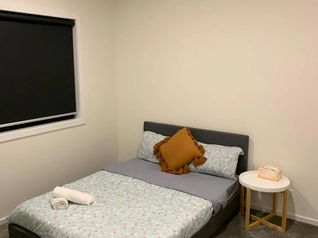 Fresh & Modern 4br Home • 2 X Ensuite • Park And Lake Views - Melbourne