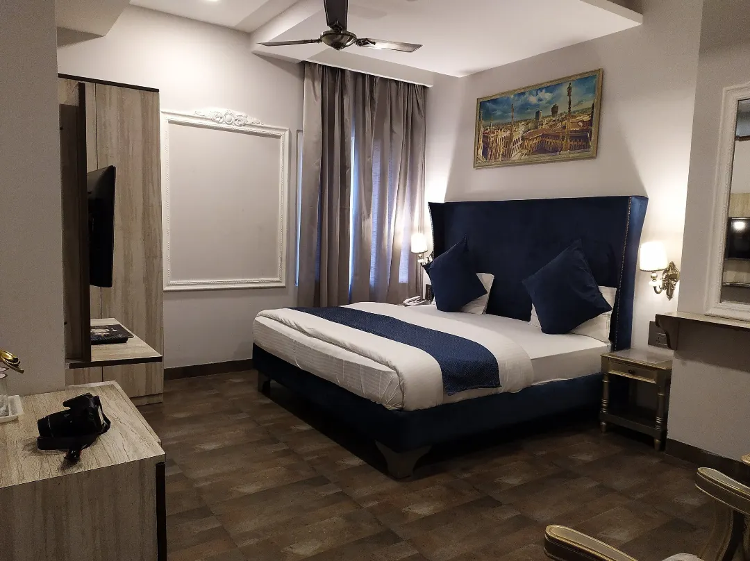 Hotel Posh - Chandigarh