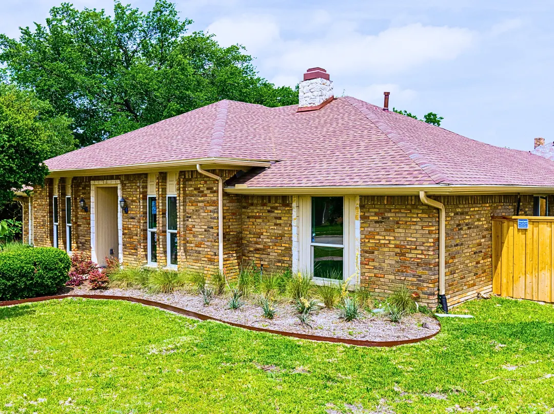 Luxurious Pool Oasis And Chic Sunroom Office - Spacious Retreat - Garland, TX