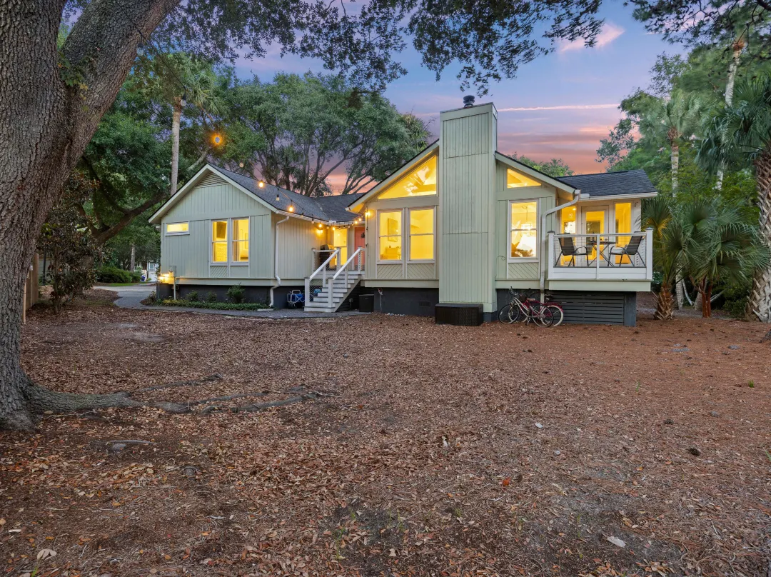 Scenic Pond Views And Cozy Living Space - Charming Coastal Haven - Isle of Palms, SC