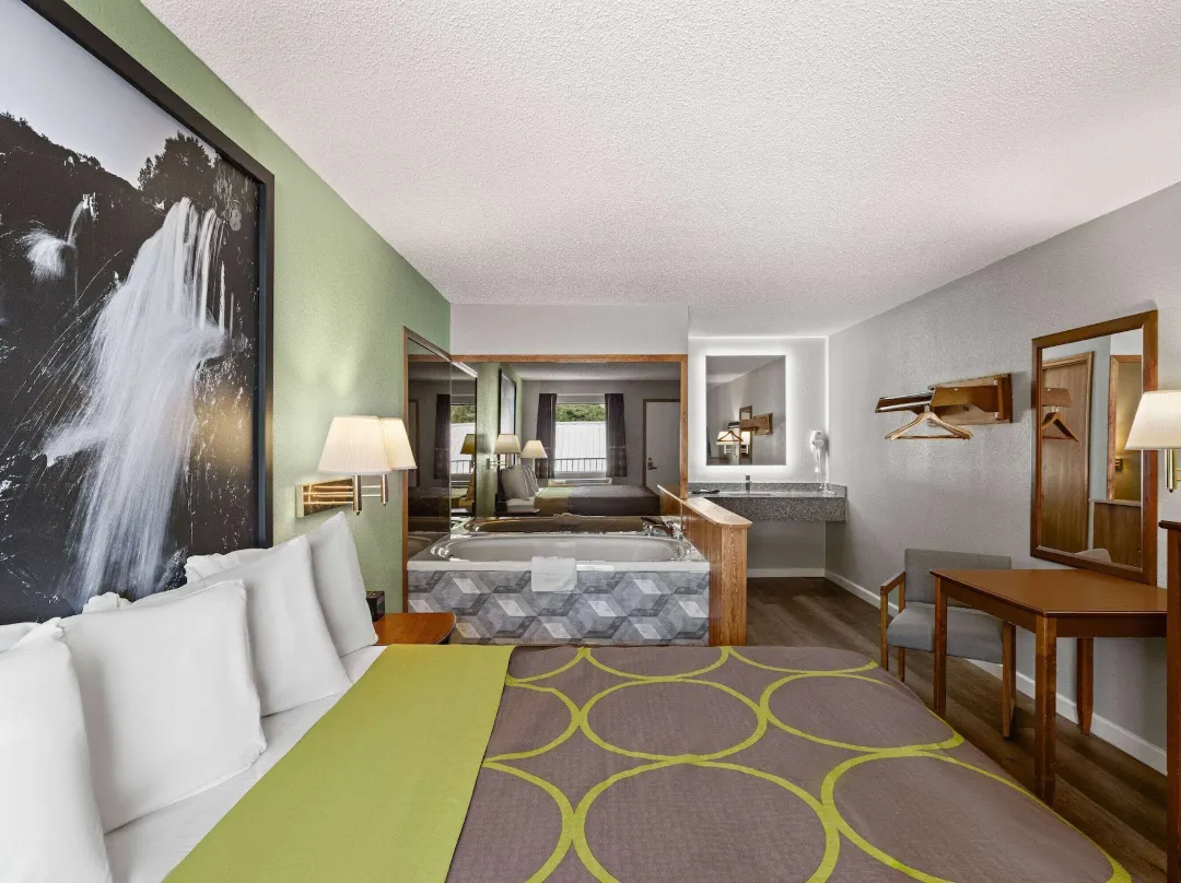 Super 8 By Wyndham Branson / Shepherd Of The Hills Exwy - Branson