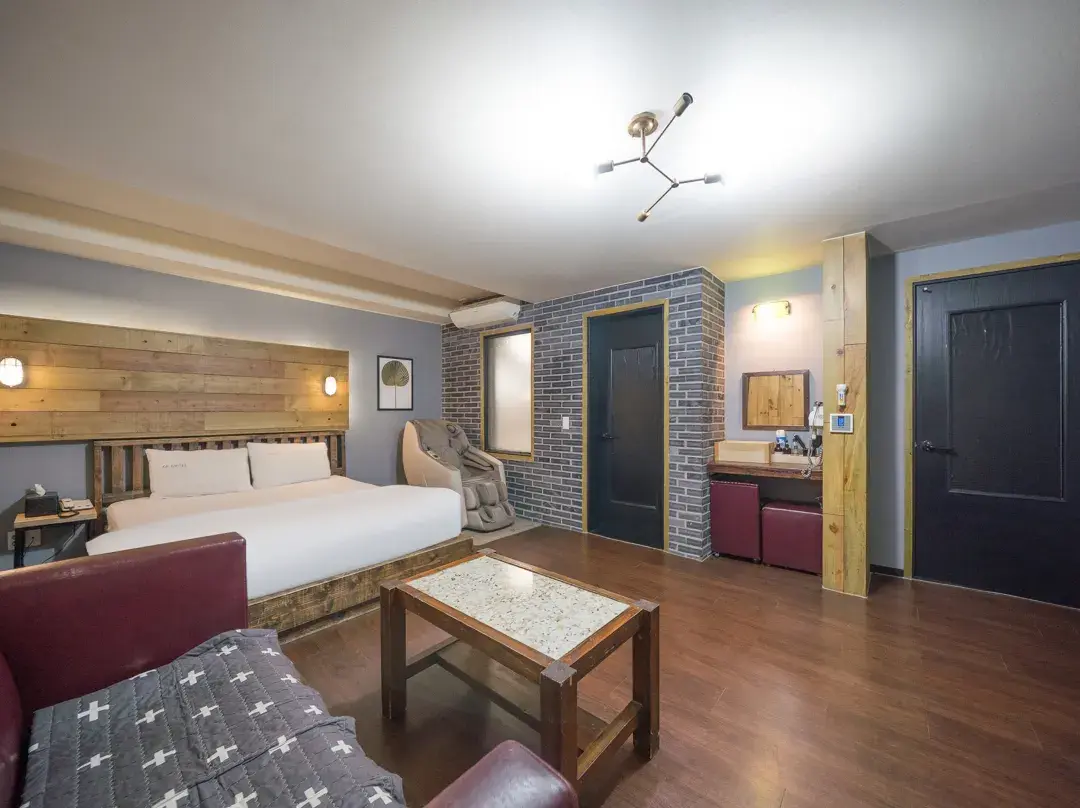 Kyungsan Ok - Tongyeong