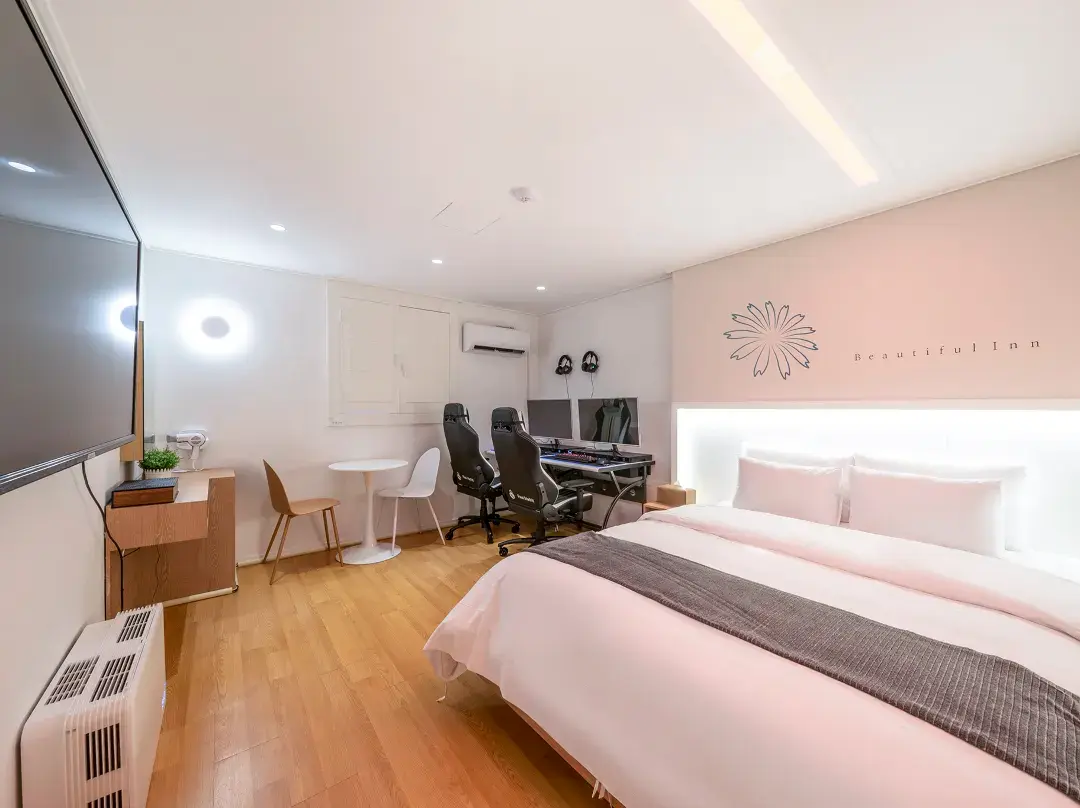 Suwon City Hall Station Tumi - Suwon-si