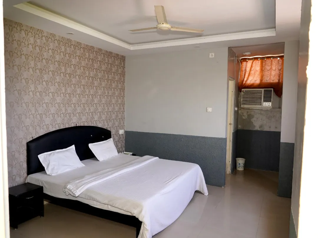 Hotel Dcm Residency - Sehore