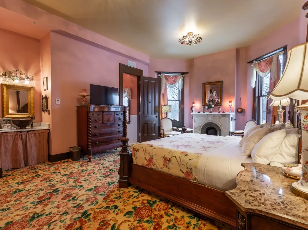 Steele Mansion Inn & Gathering Hub - Mentor, OH
