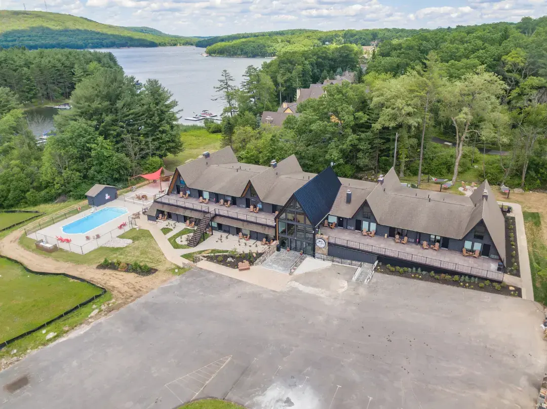 Luxurious Kitchenette And Deck Access - Spacious Accessible Retreat - Deep Creek Lake, MD