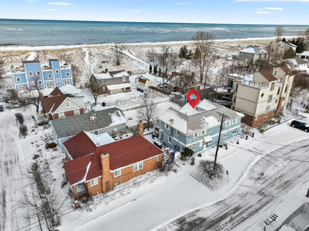 Sunny Retreat Steps From Lake Michigan - Charming Family Oasis - Michigan City, IN