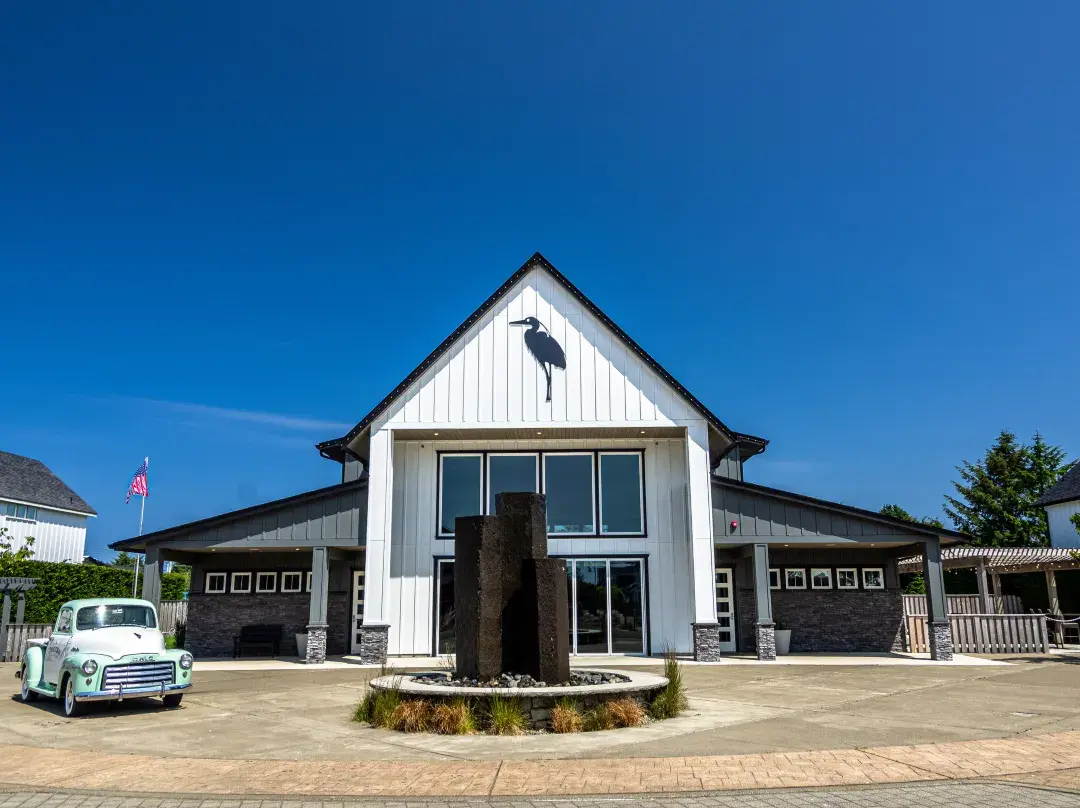 Open Concept Living And Back Porch - Spacious Inviting Retreat - Ocean Shores, WA