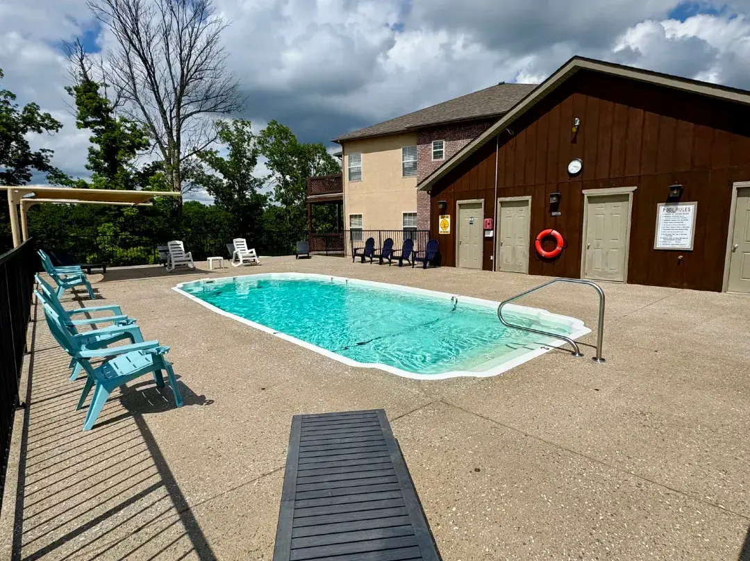 Spacious Master Suite And Private Deck With Grill - Elegant Retreat - Table Rock Lake