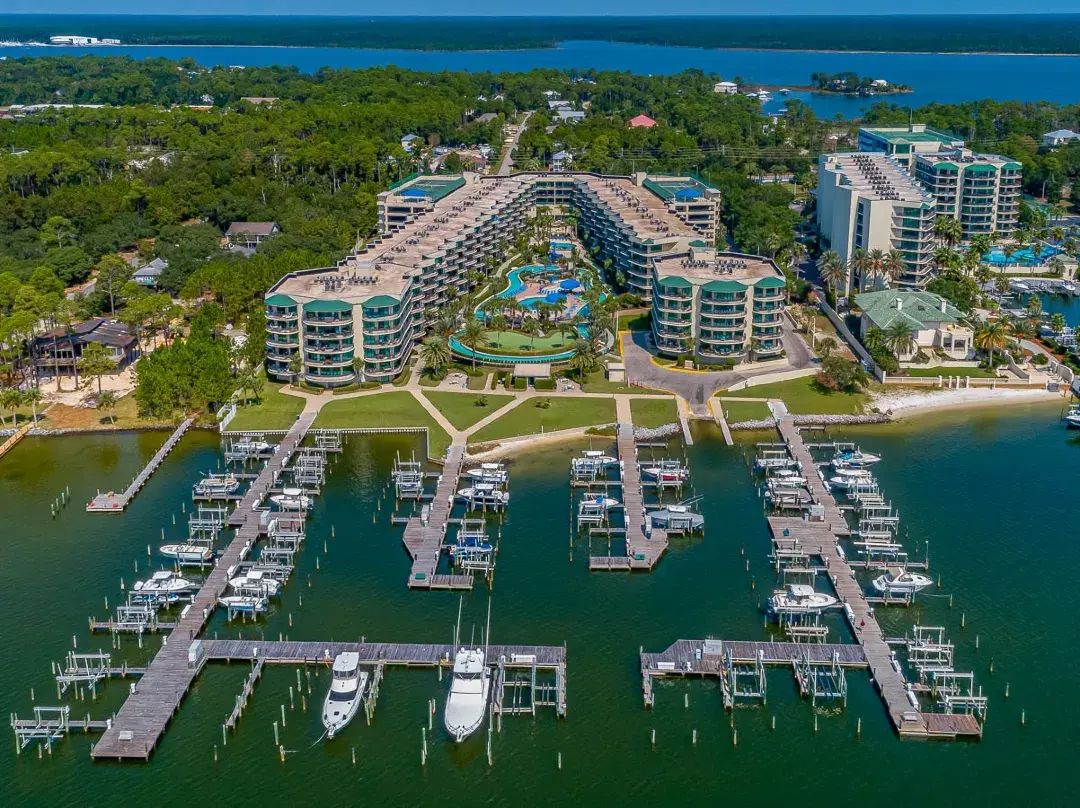 Charming Lazy River Access And Luxurious Interiors - Elegant Coastal Retreat - Orange Beach, AL