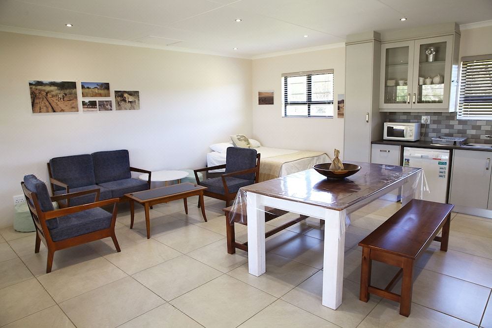 Mayfair Farm Cottages - Oudtshoorn