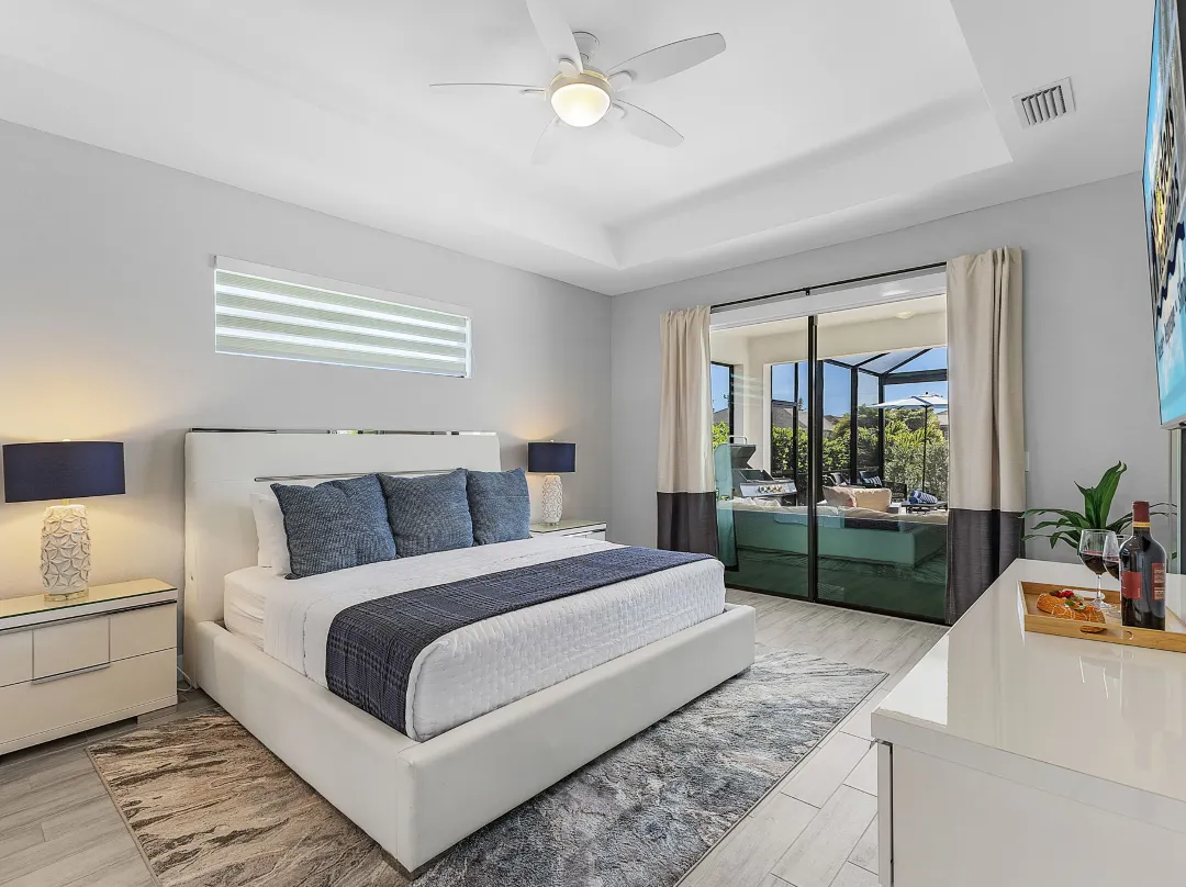 Heated Pool And Spacious Entertainment Areas - Vibrant Oasis - Cape Coral, FL