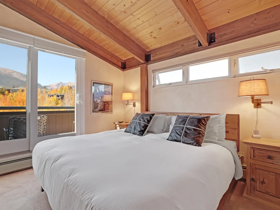 Breathtaking Mountain Views And Cozy Fireplace - Charming Ski Retreat - Dillon, CO