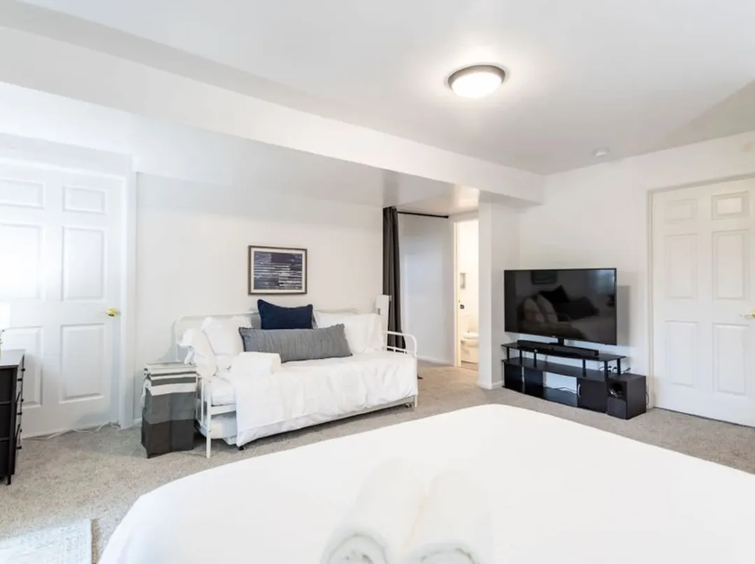 Cozy Retreat - Wifi, Fire Pit, Game Room - Pittsburgh