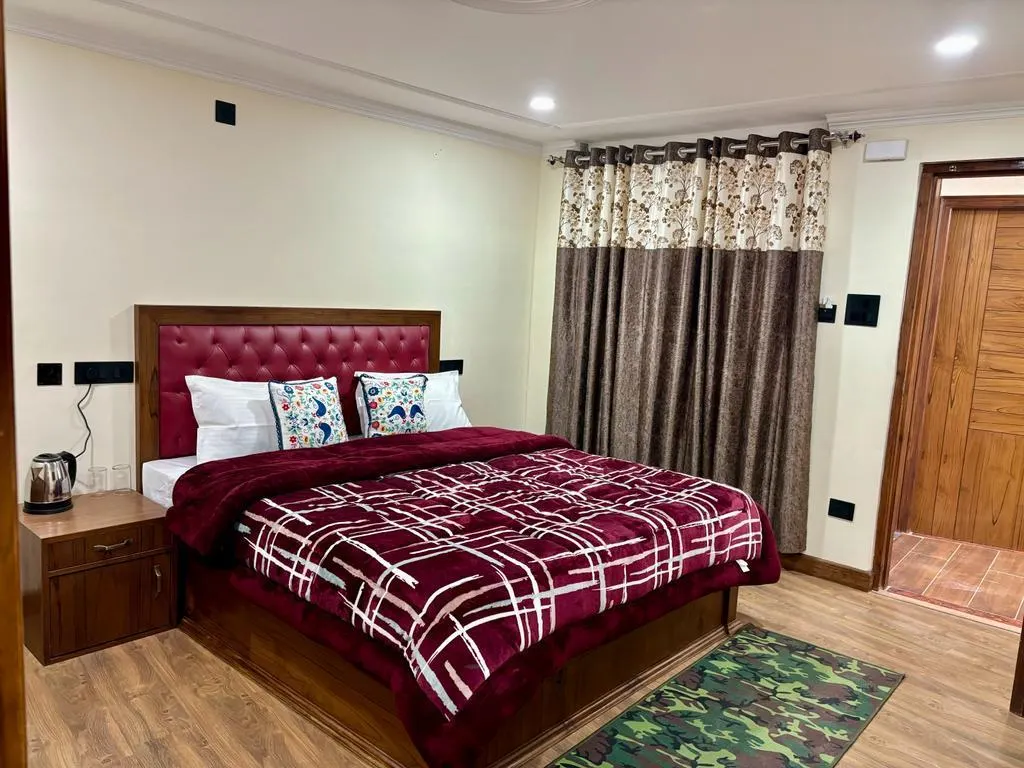 Hotel Jakhu Heights - Shimla