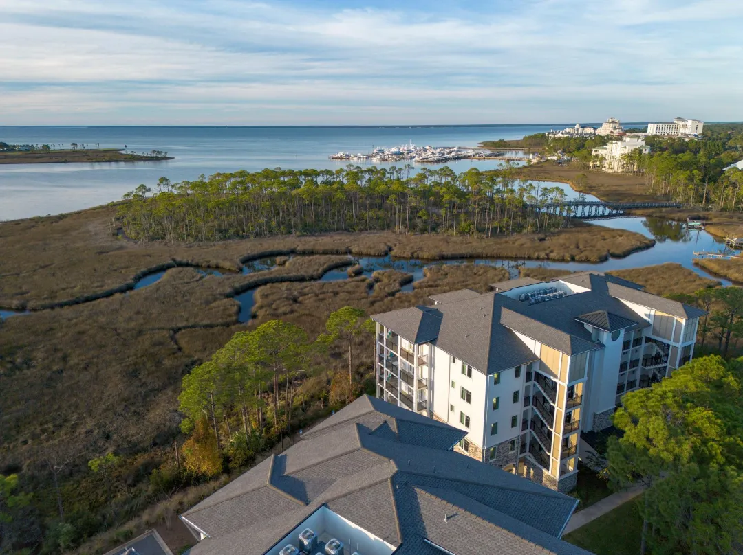 Expansive Balcony And Spacious Living Area - Lavish Retreat - Miramar Beach, FL