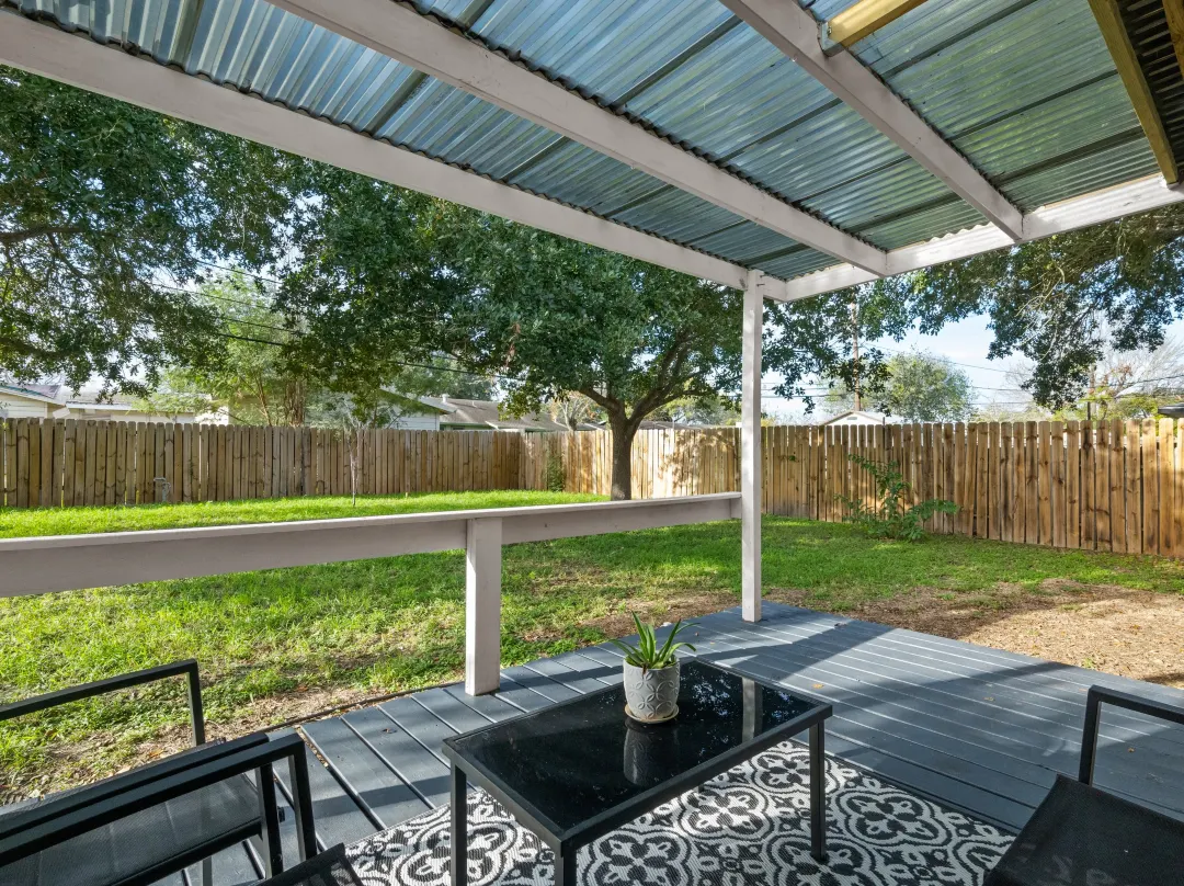 Spacious Interiors And Modern Amenities - Stylish Urban Retreat - Corpus Christi, TX