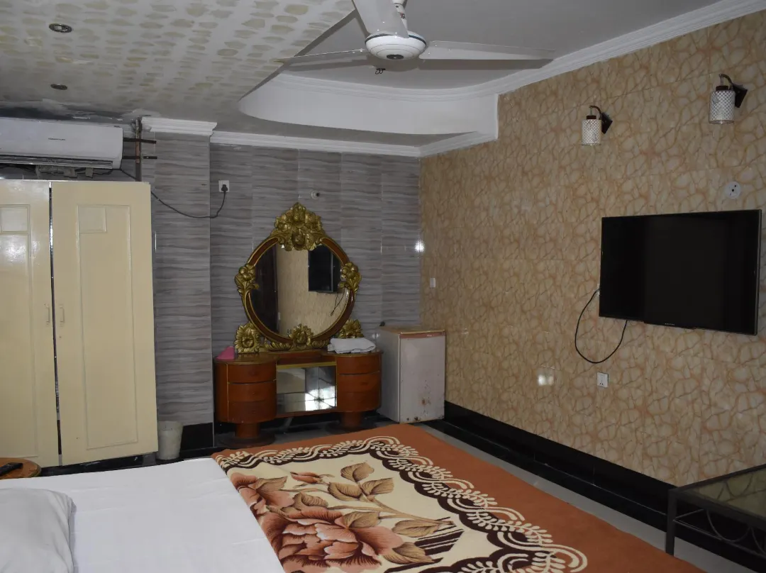 Alpine Hotel - Lahore