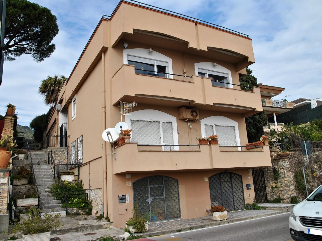 Edy Sea View Holiday Apartment - Formia