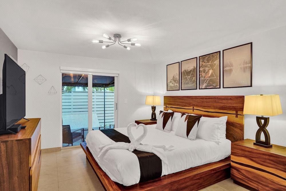 Ra Suites By Designedvr - Pompano Beach, FL