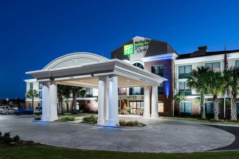 Holiday Inn Express & Suites Florence I-95 & I-20 Civic Ctr - Darlington, SC