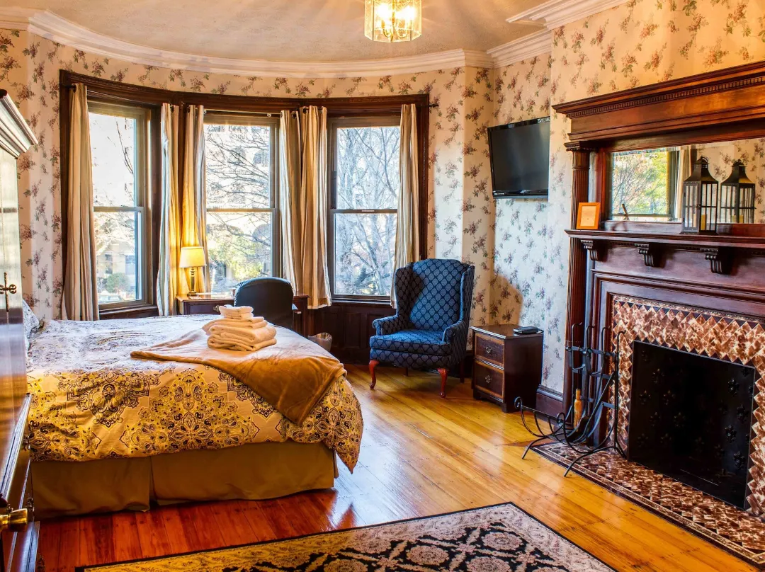 Beacon Inn 1087 - Boston, MA