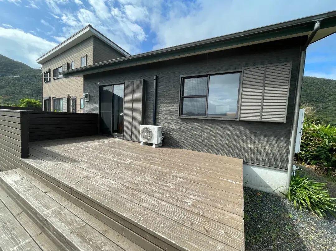 A Small Inn On A Hill Overlooking The Sea [Maximum - Amami