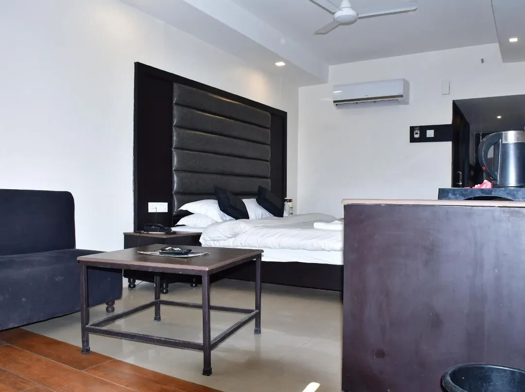 Tridev Hotel - Katra