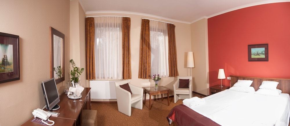 Bassiana Hotel - Sárvár