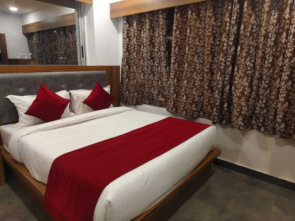 Hotel Maruti R - Ahmedabad