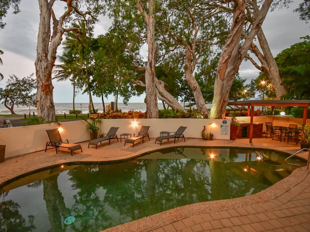 Marlin Waters Beachfront Apartments - Cairns