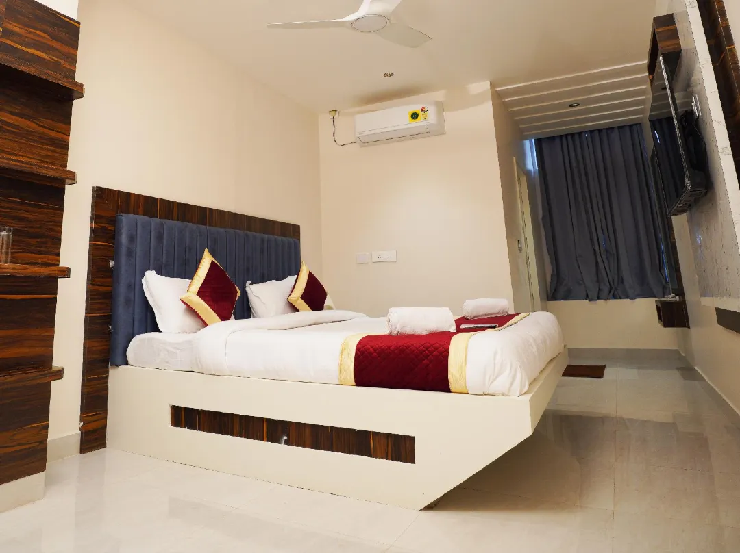 S V Royal Luxury Rooms - Guntur