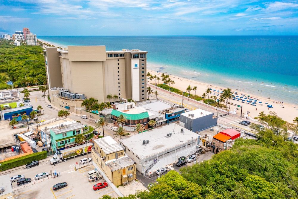 Purple Pelican - U - Wilton Manors, FL