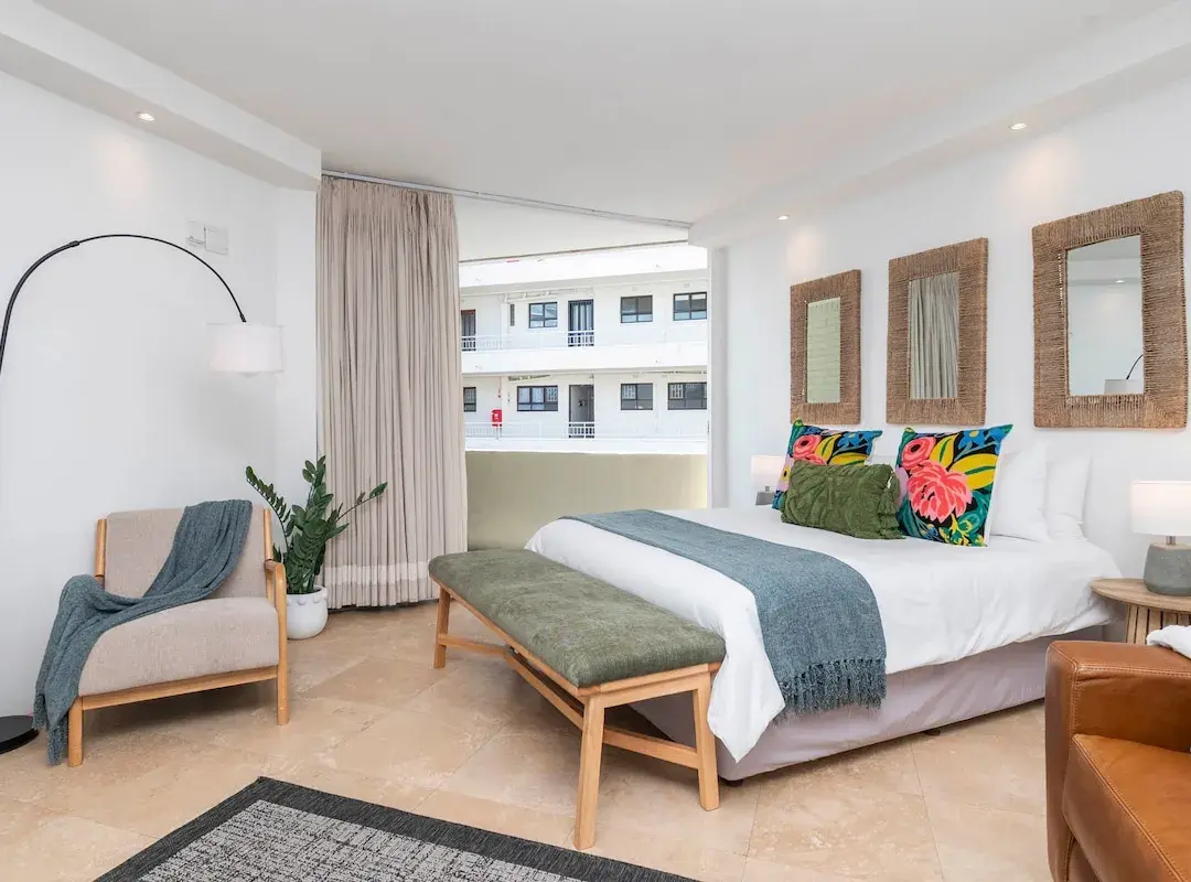 Elegant Serenity In Heart Of Seapoint - Cape Town