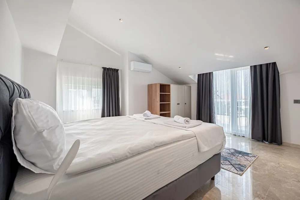 Belek Deluxe Suit - Belek