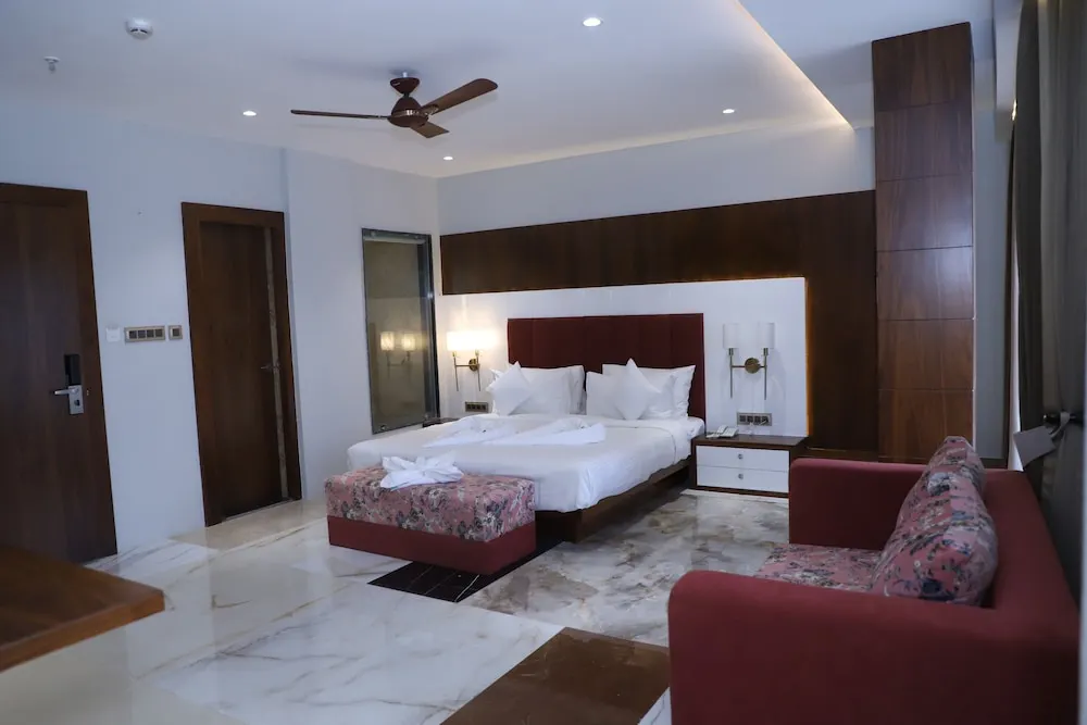 The Royal Class Hotel - Gwalior