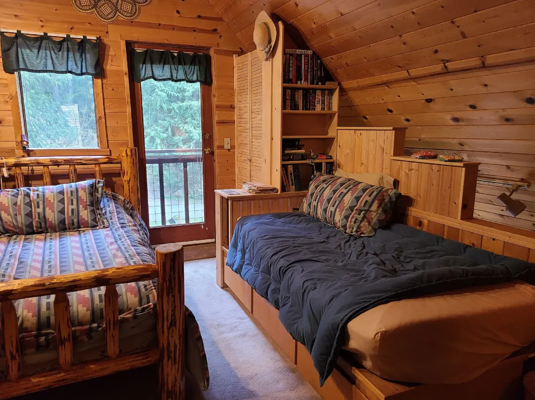Two Bedroom Real Log Cabin With Wifi And Ev Char Ger - Glacier, WA