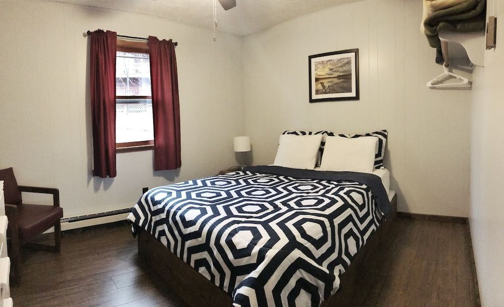 Calm Waters Cabin Resort - Kimberling City, MO