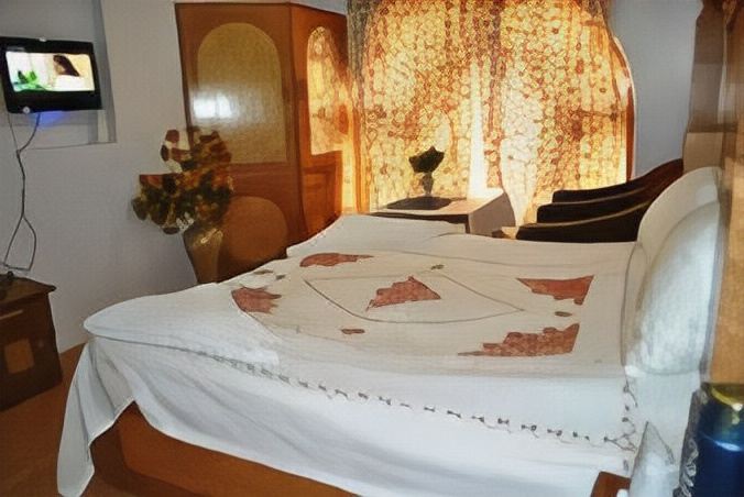 Paradise Hotel Main Market - Pahalgam