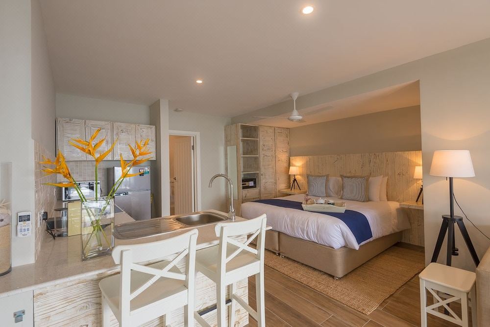 Le Nautique Luxury Beachfront Apartments - Seychelles