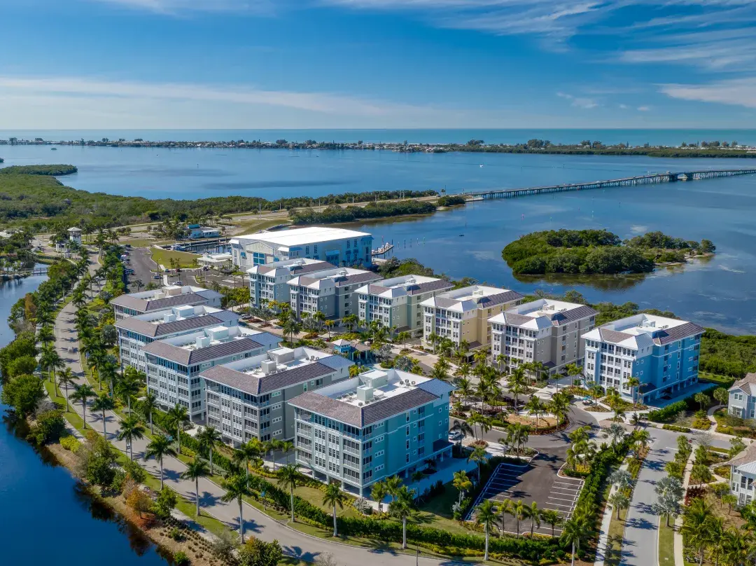 Private Screened Lanai And Resort Amenities - Luxurious Coastal Haven - Longboat Key, FL