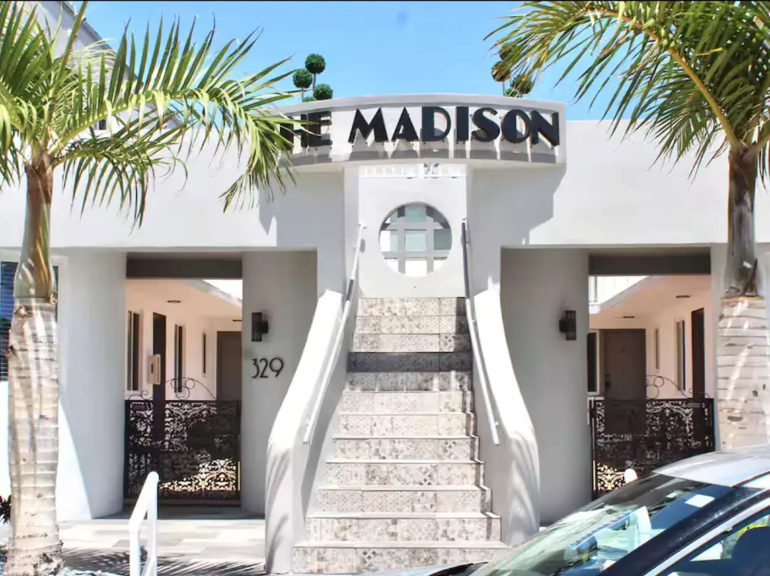 Steps To The Shoreline And Dining Options - Charming Coastal Haven - Hollywood, FL