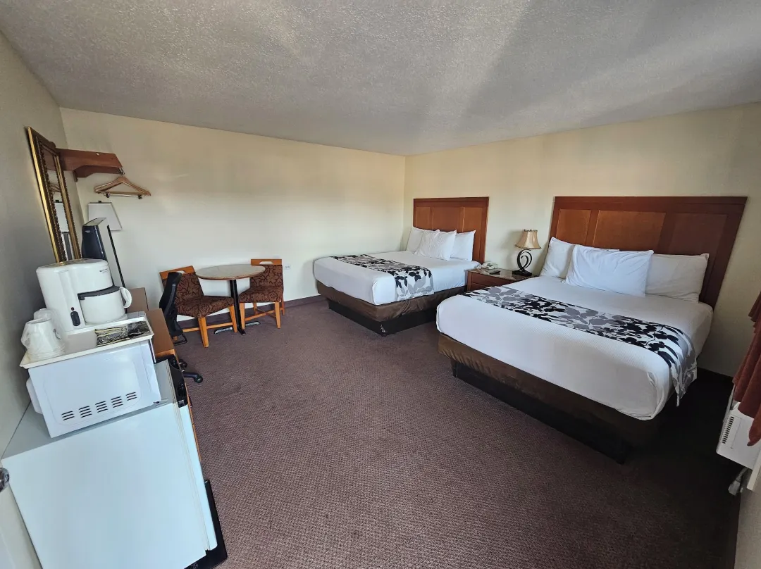 Huntsville Inn - Algonquin Provincial Park
