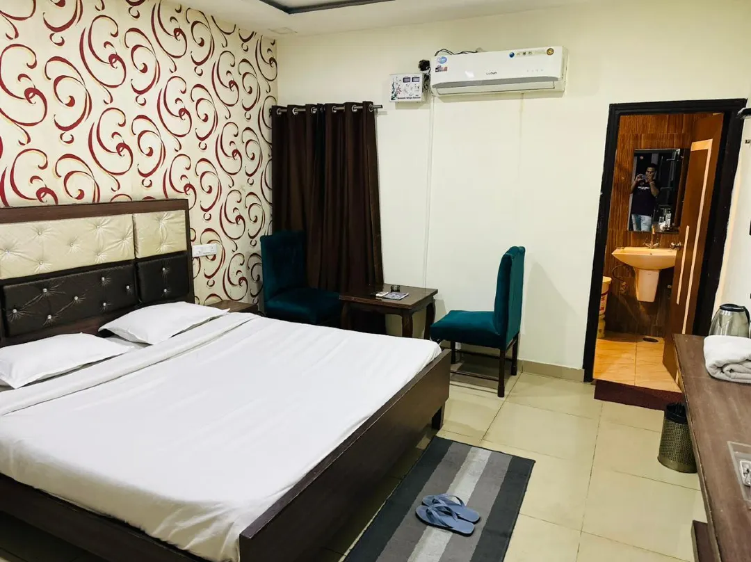 The Harison's Hotel& Restobar - Nalagarh