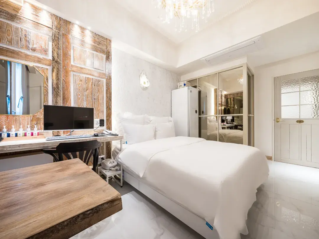 Gyeongsan Iwol Hotel - 경산시