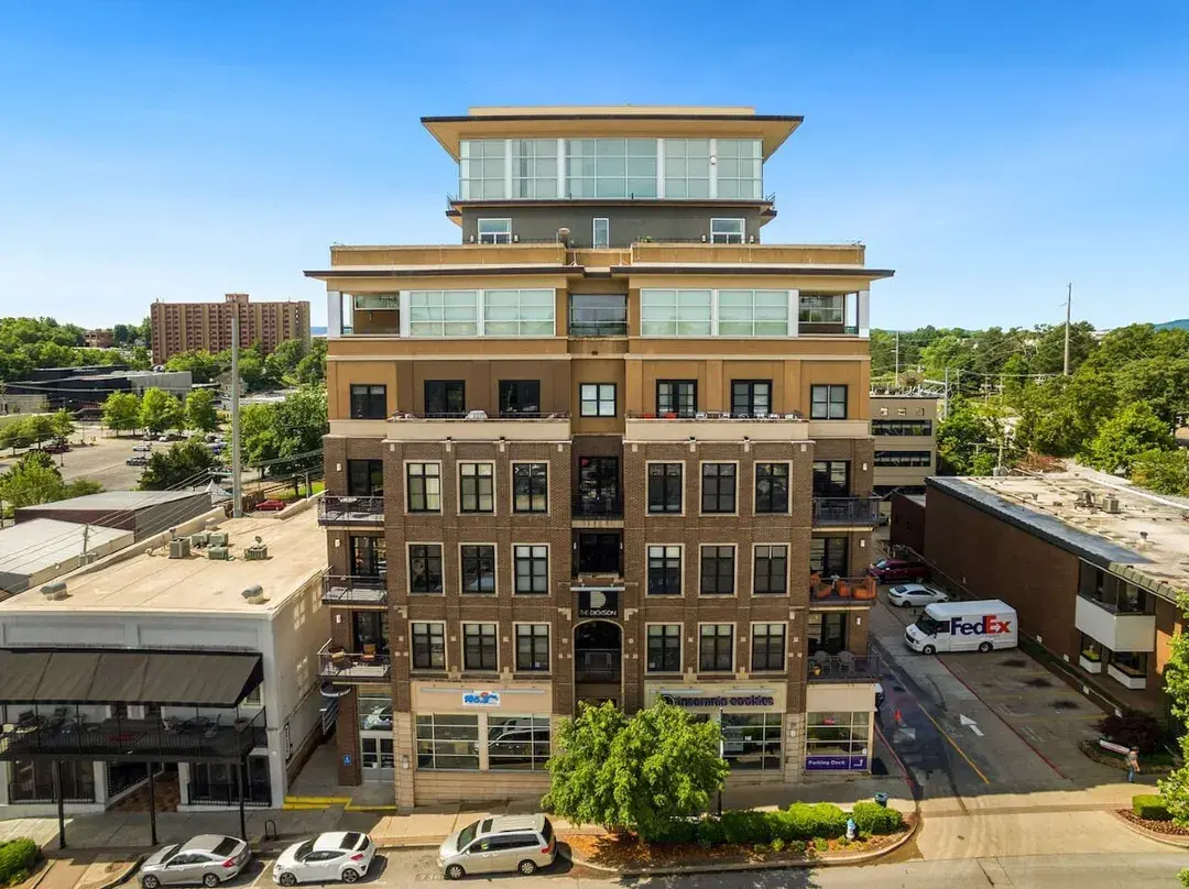 Private Balcony With Epic Views And Open Floor Plan - Stunning Downtown Haven - Fayetteville, AR